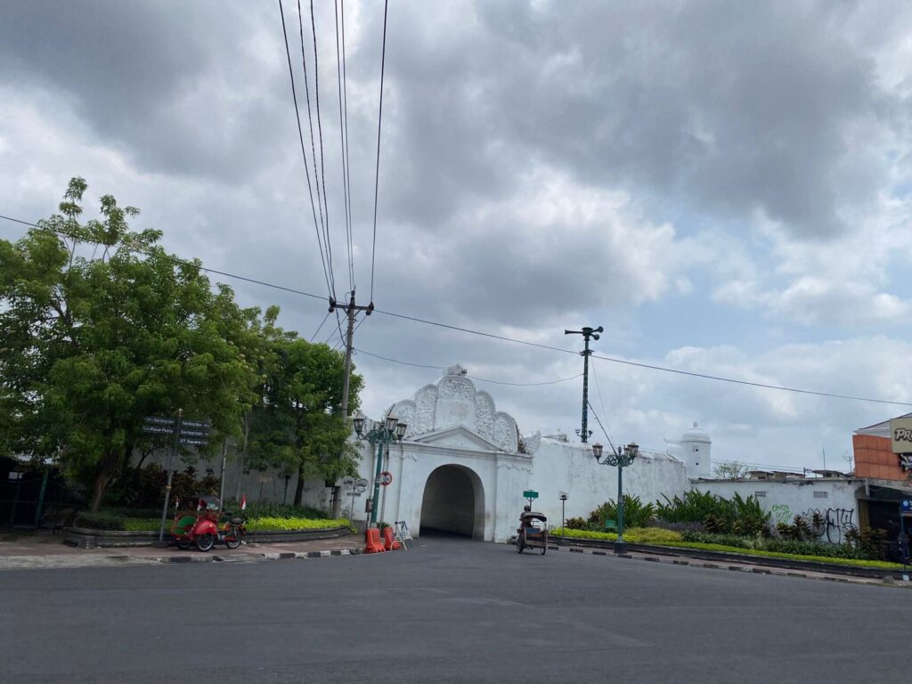 Mengenal Plengkung Gading: Ikon Bersejarah di Yogyakarta - Pintasan Media